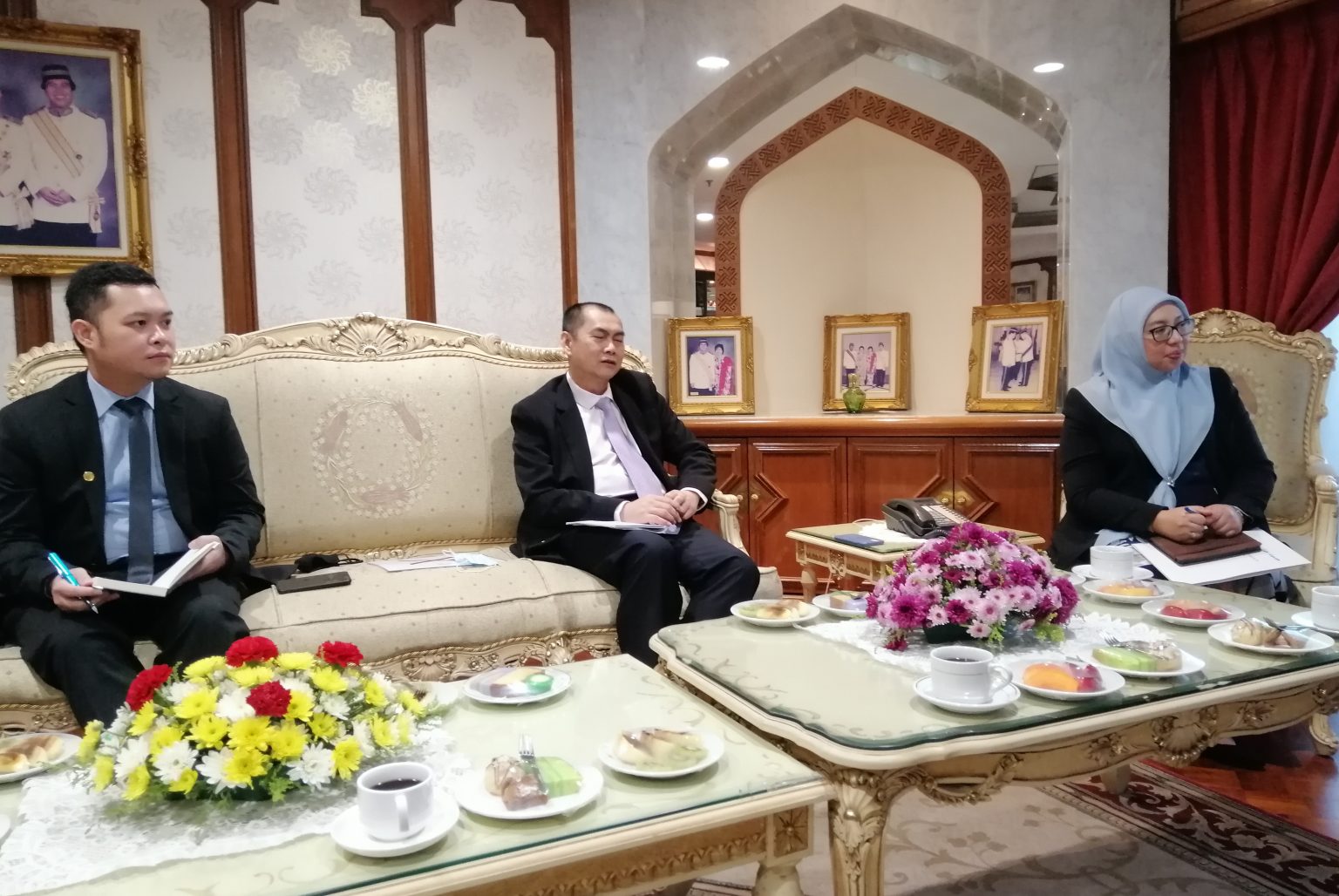 Datu Amar Awang Tengah terima kunjungan hormat Consul General Negara ...