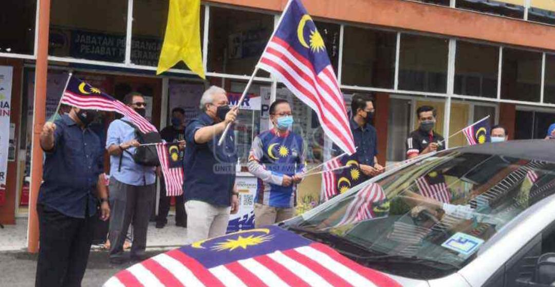 Datuk Amar Awang Tengah lancarkan Mini Konvoi Jalur Gemilang sempena ...
