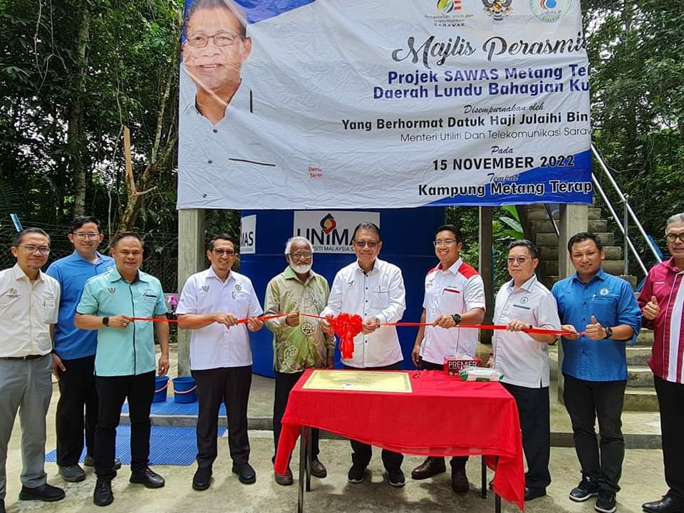 Penduduk Kampung Matang Terap kini disalurkan dengan bekalan air bersih ...