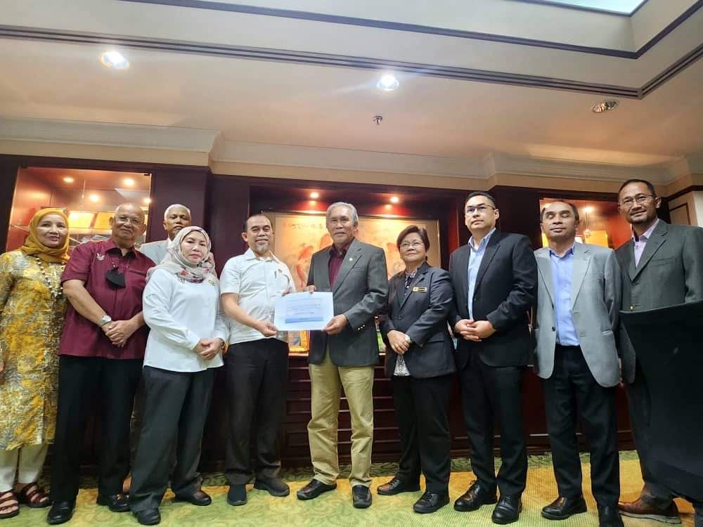 PUSAKA serah sumbangan kepada beberapa kampung di Tanjung Manis ...