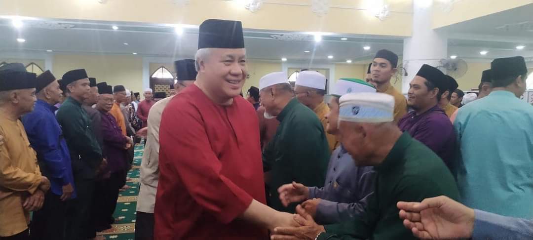Datuk Amar Awang Tengah sempurnakan majlis penyampaian sumbangan untuk ...