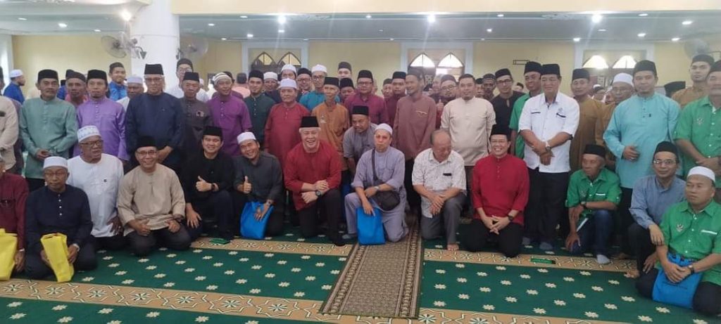 Datuk Amar Awang Tengah sempurnakan majlis penyampaian sumbangan untuk ...